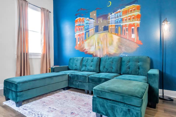 Spacious 2br Home W/ Hot Tub - Near Streetcar - New Orleans, LA