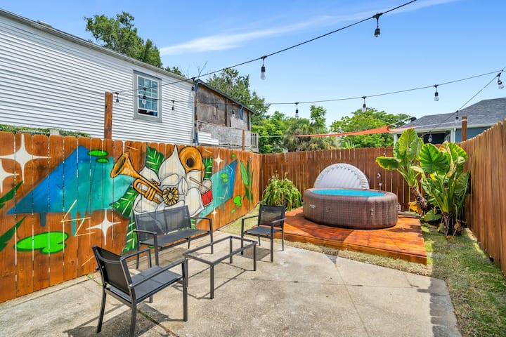 Spacious 2br Home W/ Hot Tub - Near Streetcar - Metairie, LA