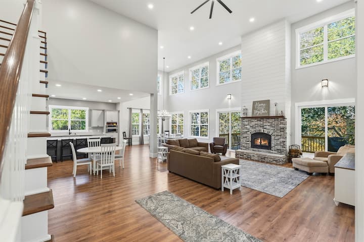 Creekside Luxury Retreat On 22 Acres - Louisville, KY