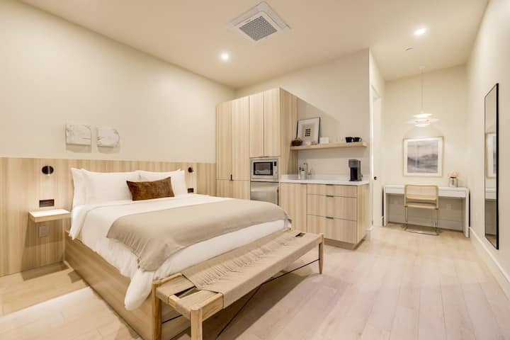 Casa De La Vina Unit 5 - Boutique Suites - Santa Barbara, CA