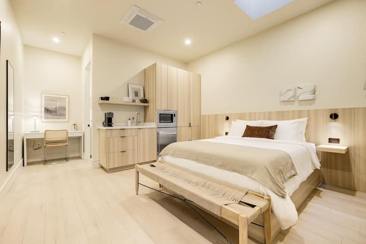 Casa De La Vina Unit 8 - Boutique Suites - Santa Barbara, CA
