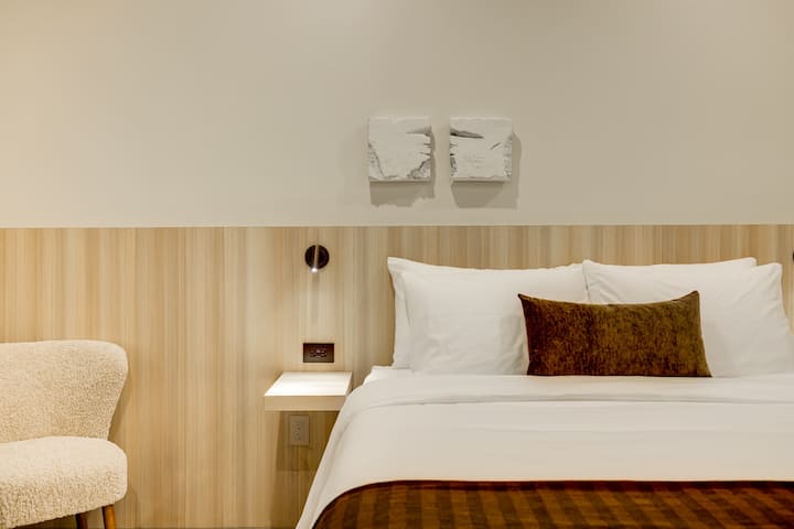 Casa De La Vina Unit 6 - Boutique Suites - Santa Barbara, CA