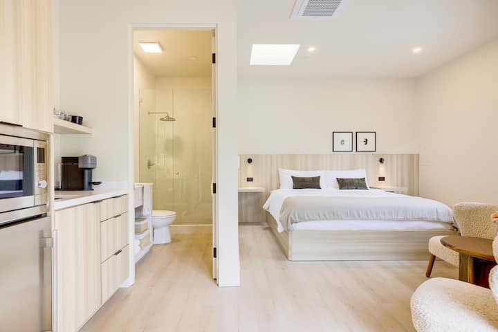 Casa De La Vina Unit 10 - Boutique Suites - Santa Barbara, CA