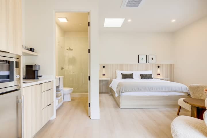 Casa De La Vina Unit 10 - Boutique Suites - Santa Barbara, CA