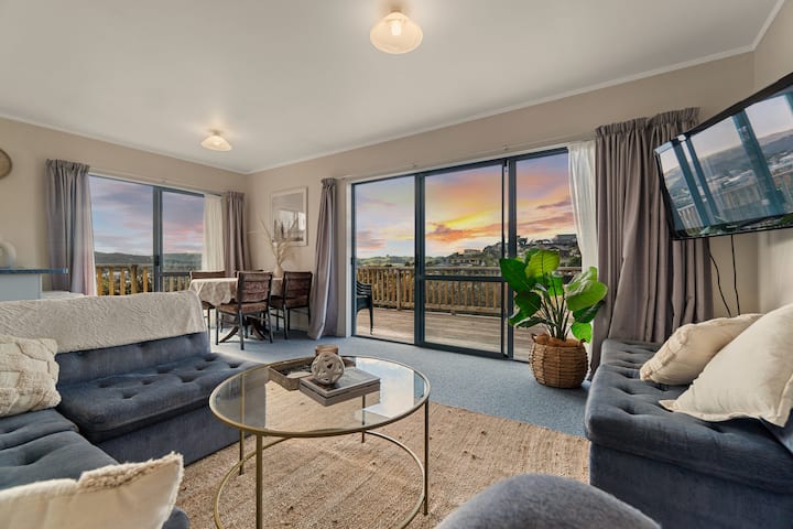 Raglan Beach Retreat - Raglan Holiday Home - Raglan