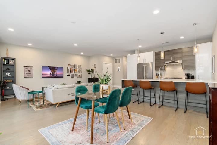 The Suite Spot | Eclectic • Modern • Sleeps 6 - Chicago, IL