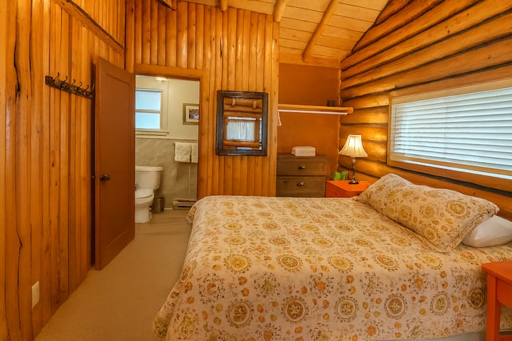 Ease And Comfort! Complimentary Parking! - Gardiner, MT