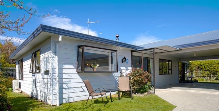 Sunny Warren In Wānaka - Luggate