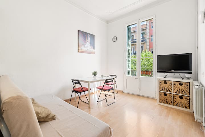 5br For 7 · Elevator · Walk To Sant Antoni - Barcelona
