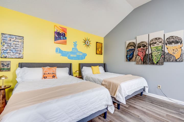 Rhythm Retreat  | Bar, Patio & Space For 10 - Surfside Beach, SC