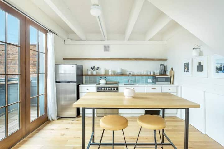 Annabelle 4a - Top Floor Loft Downtown With Patio - Savannah, GA