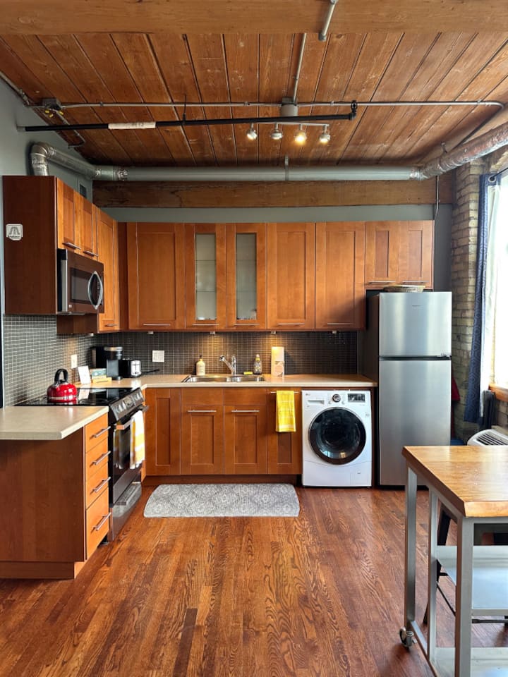 Walk To Fifa! Cozy Parkdale Studio - Toronto
