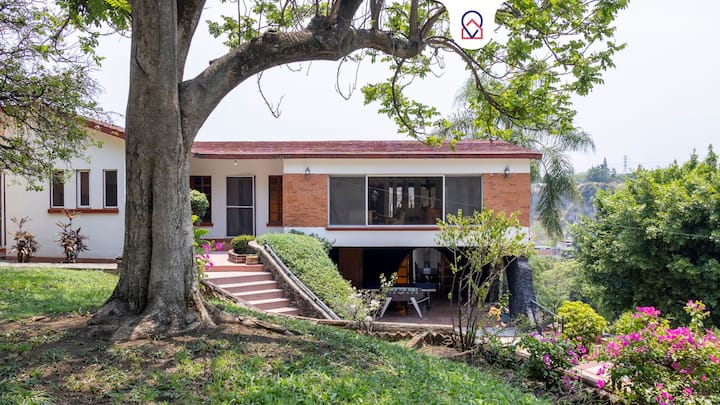 Spacious Cuernavaca House, 14 Guests, Pool & Grill - Cuernavaca
