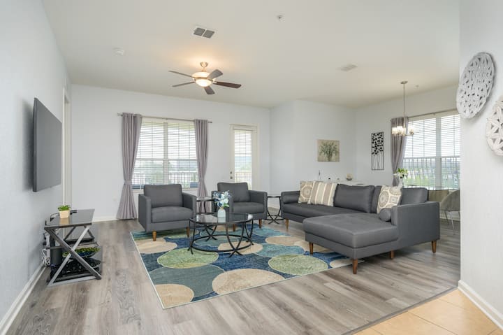 Penthouse Vacation Condo, Near The Parks - 2016 - SeaWorld Orlando, Orlando