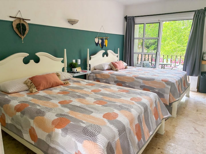 "Spacious 4 Bedrooms 1 Block To 5ta Ave And Beach - Playa del Carmen