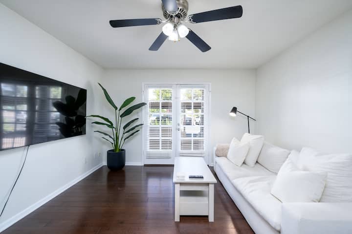 2br Gated Condo | Pool + Gym Near Old Town - Paradise Valley, AZ