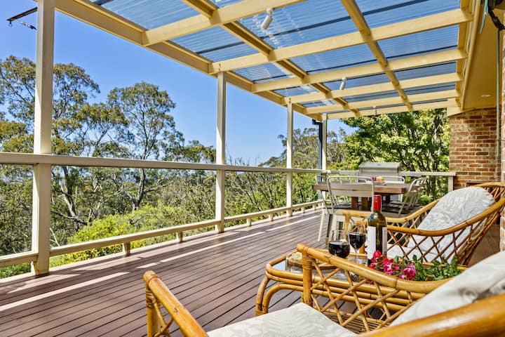 Azimuth - Spacious Family Retreat With City Views - Wentworth Falls