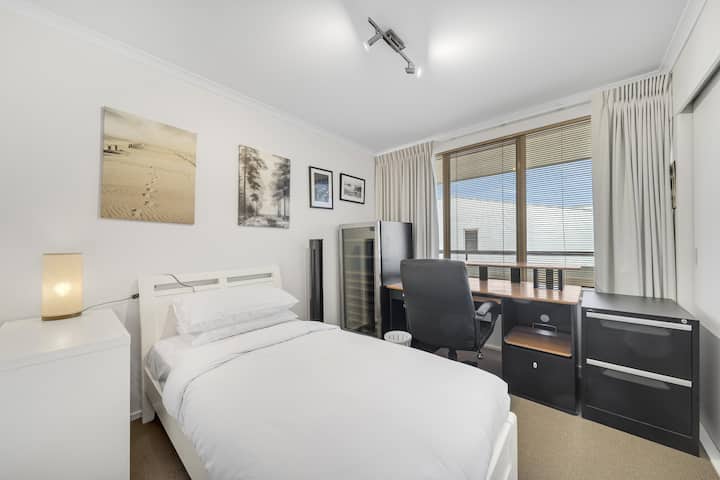 Bright 2-bed With Private Balcony By Telopea Park - 坎培拉
