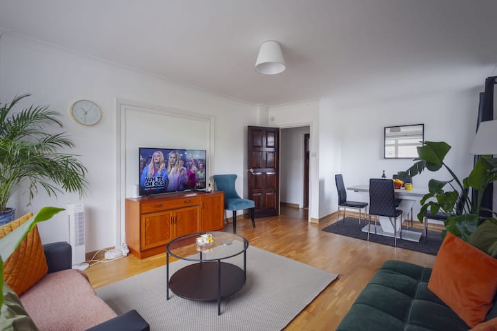 Large Apartment In London - Sleeps Up To 6 - Zone2 - London