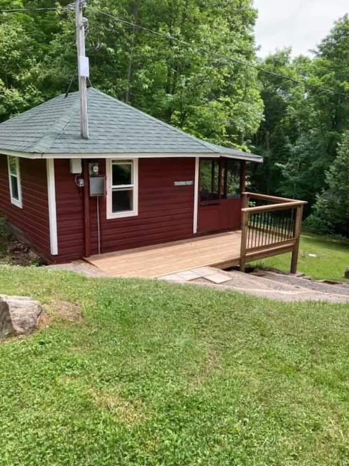 Trading Post Cottage At Billie Bear Resort - Algonquin Provincial Park