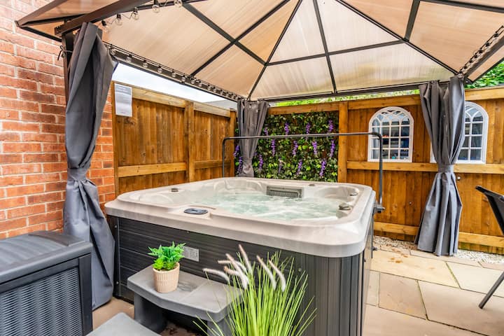The Ebor House - With Hot Tub - York
