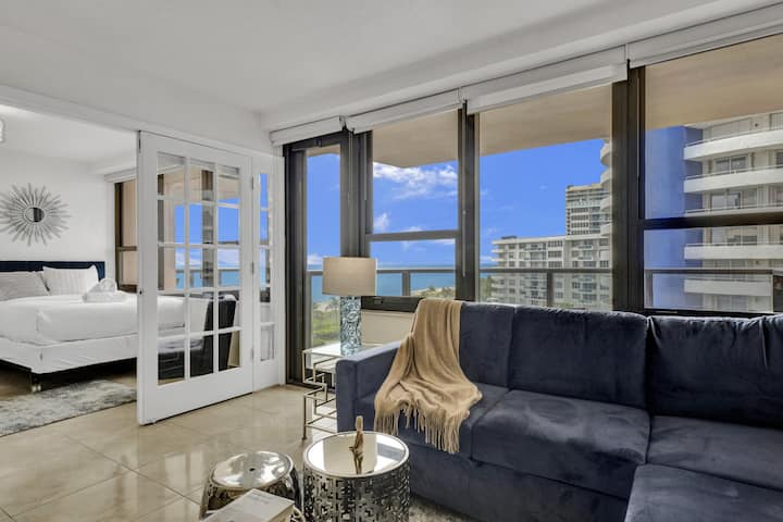 Oceanfront Beach Retreat Beach Service 905 - Miami Beach, FL