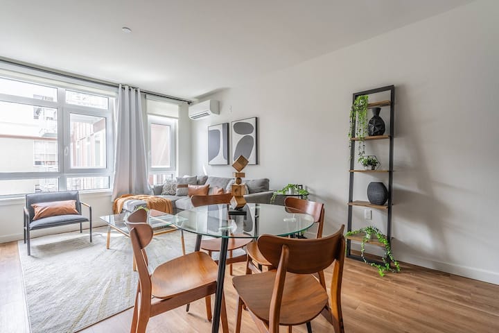 Modern 1br In Bellevue's Heart, With Gym & Rooftop - Bellevue, WA