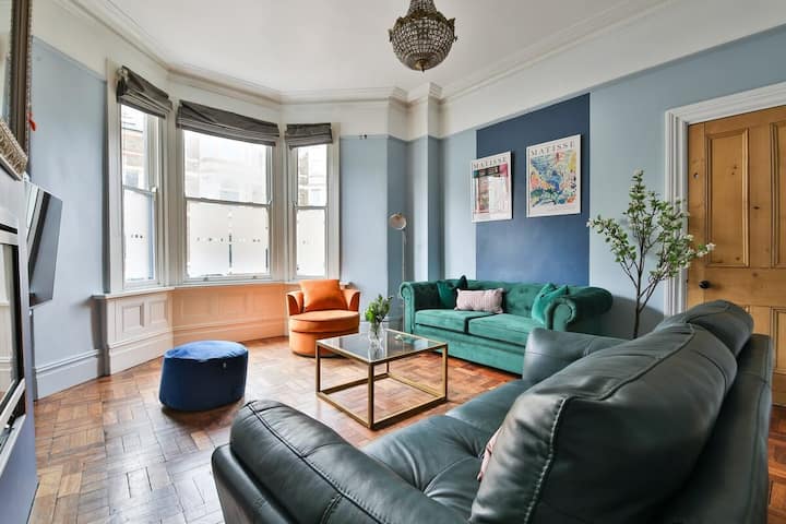 Elegant Victorian Home With Pool Table & Parking - Cardiff