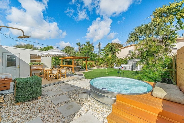 Tank Pool, Putting Green & 1 Mile To The Beach! - Boynton Beach, FL