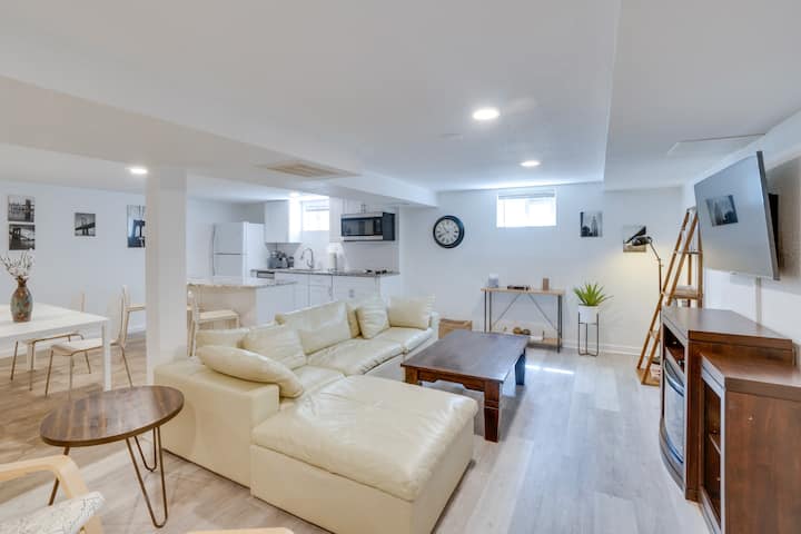 Sleek & Central Centennial Apartment W/ Fireplace! - Centennial, CO