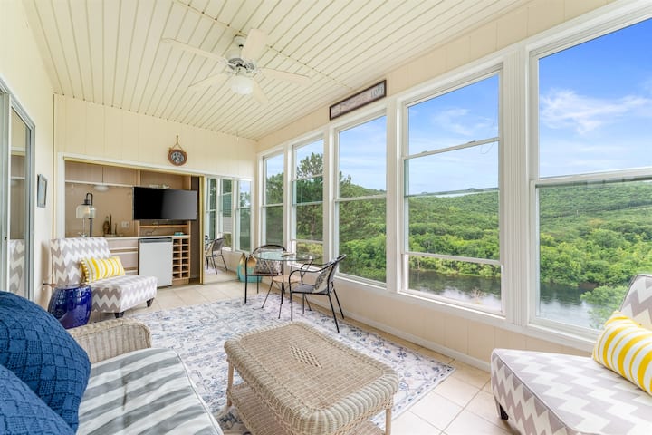 Lakeview Penthouse Condo With Sunroom & Amenities - 브랜슨