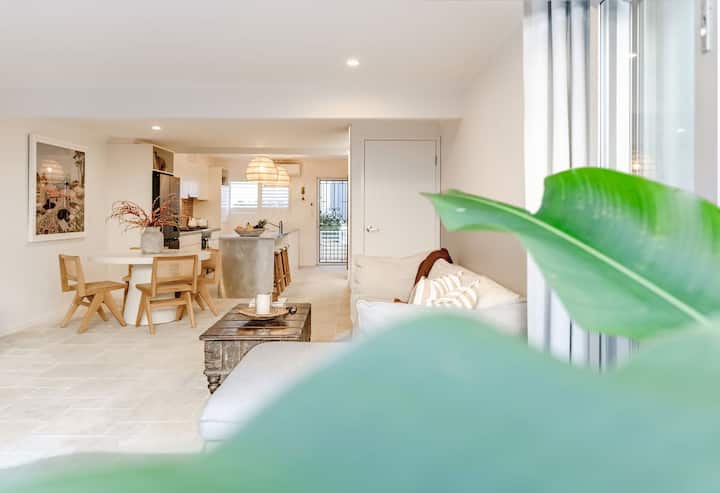 La Palma Sunshines Heart Beside The Village - Noosa