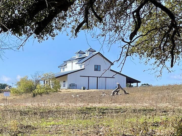 Rustic Barn Suite Retreat-ideal For Large Groups - Glen Rose, TX