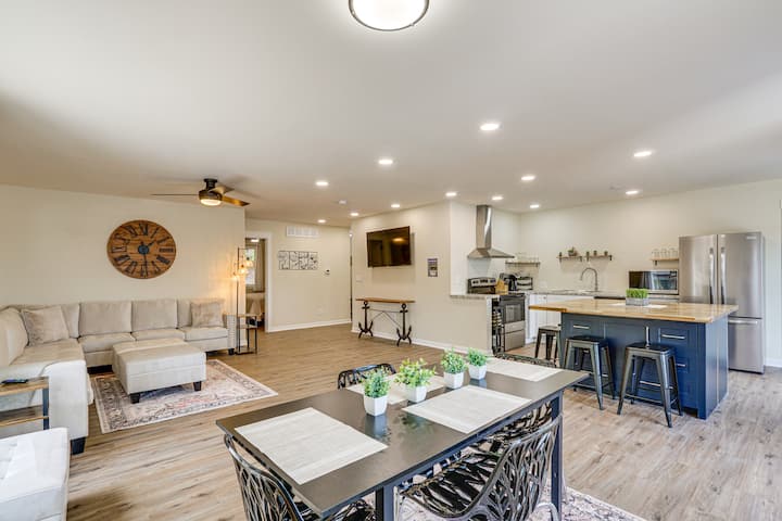 Grill, Boat Slip, & Game Room: Calm Cove Apt! - Osage Beach, MO