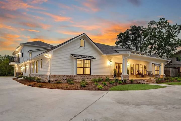 The Ascension By Kyle - College Station, TX