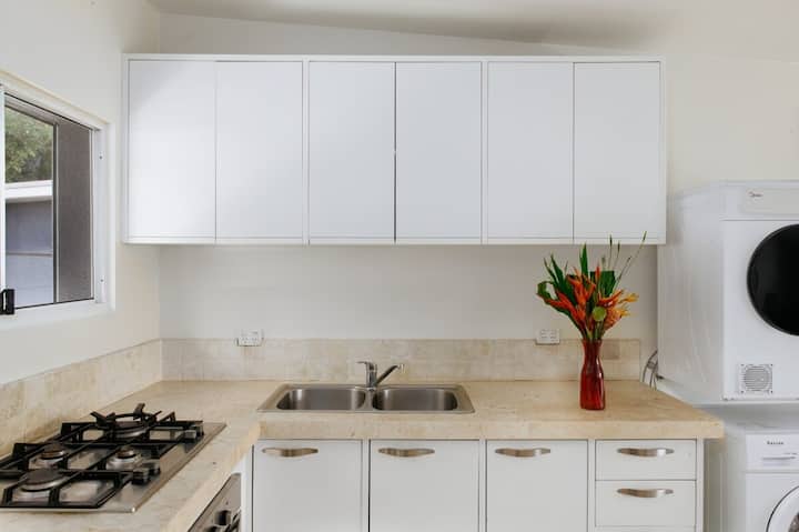 Delightful 2-bedroom Modern Apartment W/ac + Pool - Port Vila