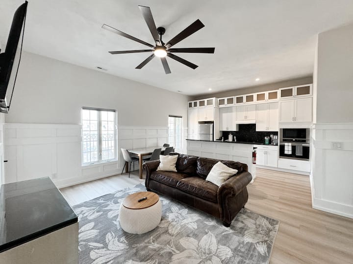 Trendy 2024 Beachside Condo - First Landing State Park, Virginia Beach
