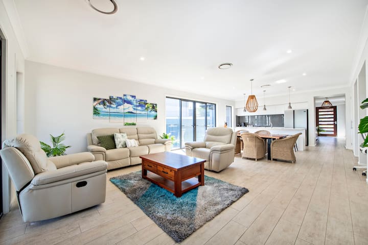 Macquarie Entertainer - Pool Retreat, Pets Allowed - Dubbo