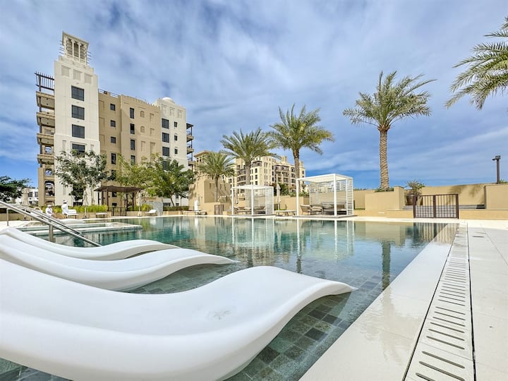 Trophy | Jumeriah Pearl Suites W Great Pool & Gym - Dubai