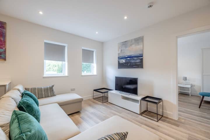 Brand New 2-bed Flat In Windsor With Parking - Maidenhead