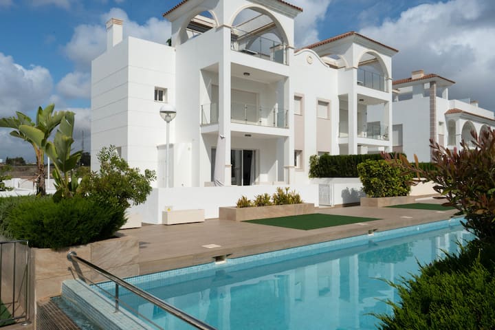 Helgafell Olivos Suite | Pool, Terrace & Garden - La Marina