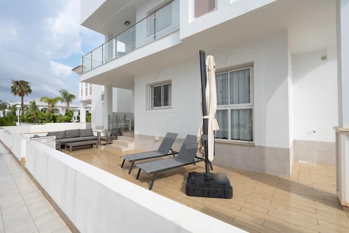 Helgafell Exclusive Suite | Terrace & Pool Escape - Algorfa