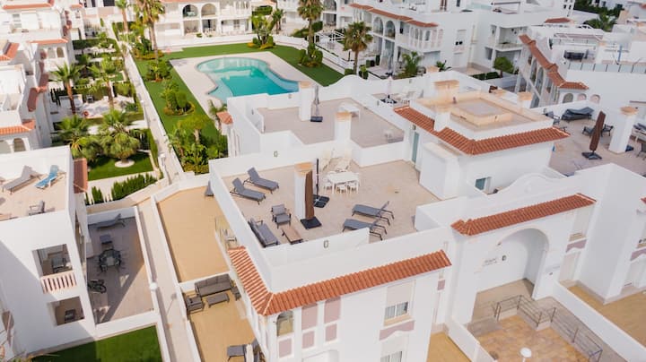 Helgafell Exclusive Penthouse | Rooftop & Pool - Dolores