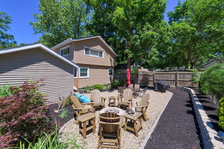 Outdoor Sanctuary, Close To Beaches And Town - South Haven, MI