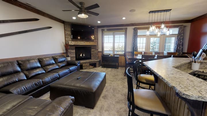 Radiant 8br Rendezvous With Hot Tub - West Virginia