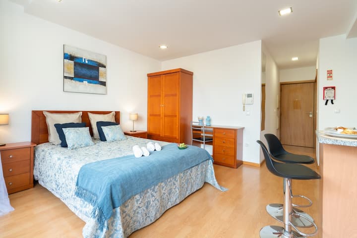 Hostwise - Roomy Flat | Terrace - Oporto
