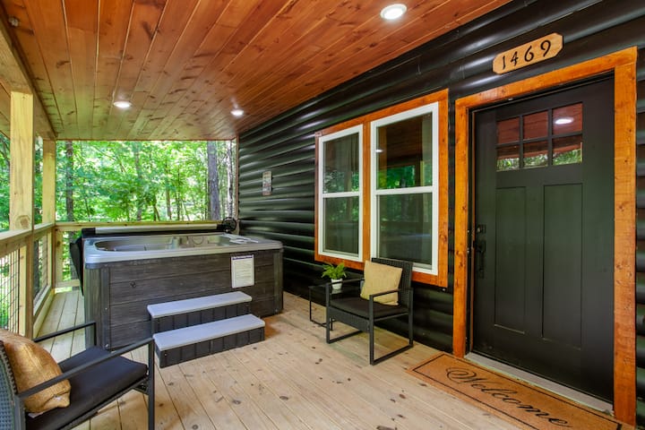 Helms Hollow | Hot Tub, Fire Pit & Private Theater - Pigeon Forge, TN