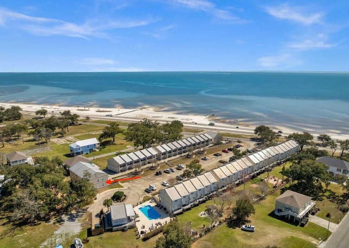 Steps From The Sand And Town Green Coastal Retreat - Pass Christian, MS