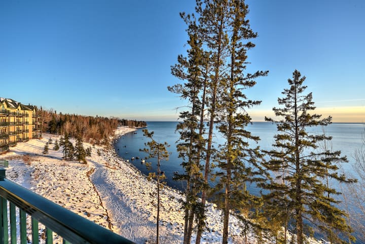 Superior Lakefront 3br Corner| Pool • Hot Tub • Ev - Two Harbors, MN