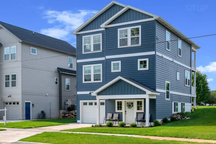 Trailside Treasure | Pool Access, Near Lake - South Haven